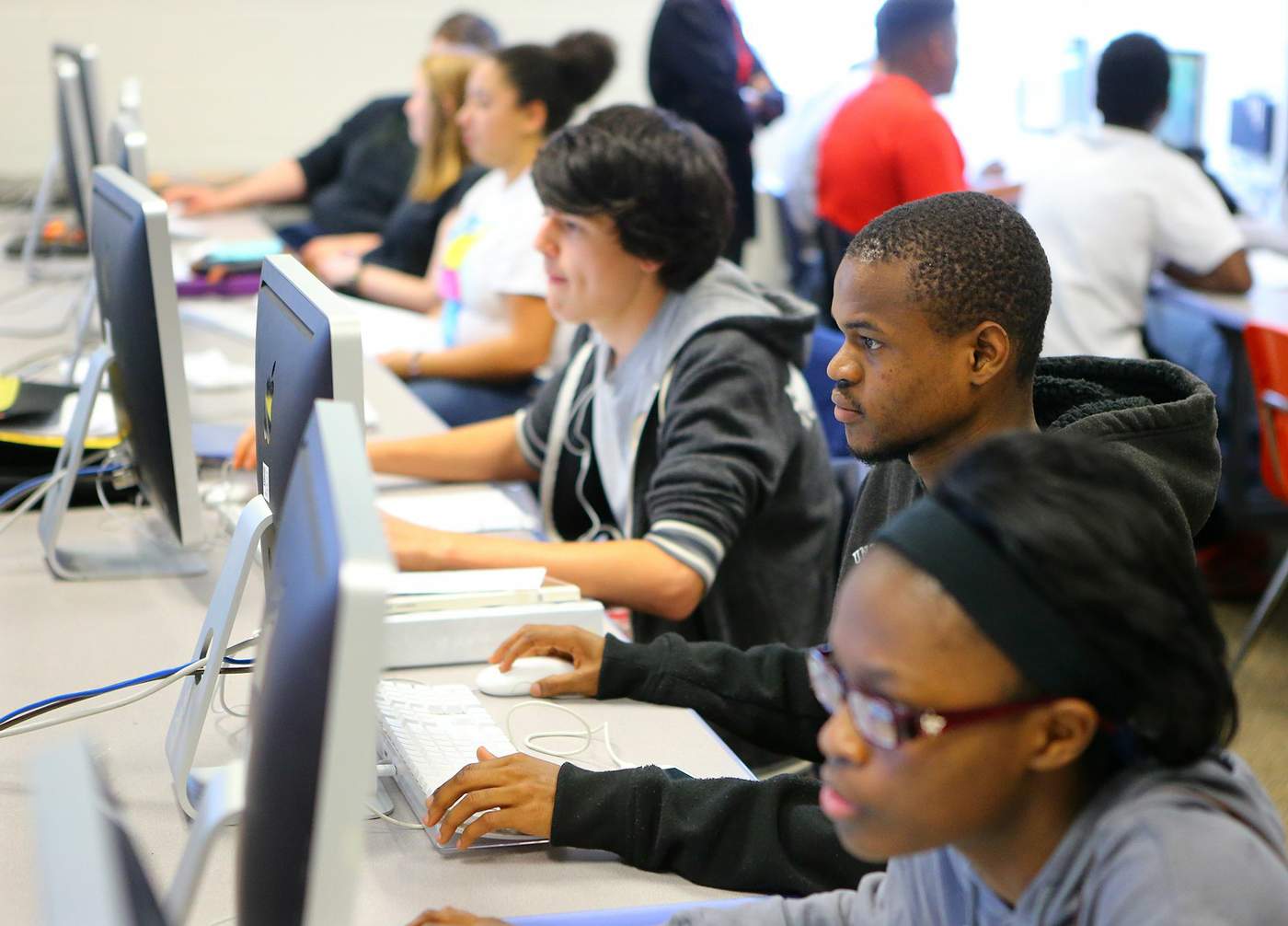 Students work on a world literature lesson in a computer lab at Decatur ...
